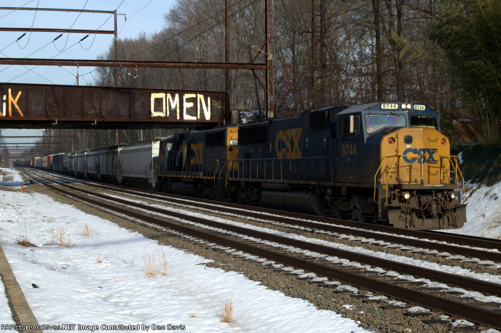 CSX SD60I 8744 leads Q409-31
